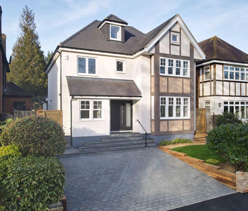 Brook Way, Chigwell IG7 5 bed detached house - £1,950,000