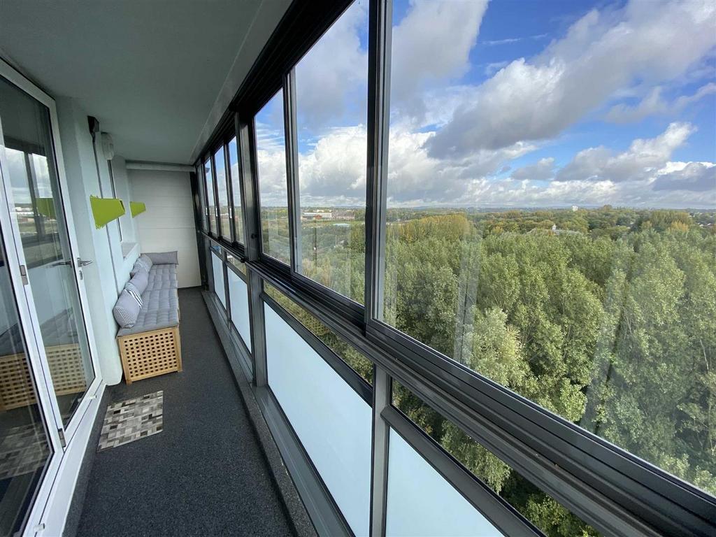 Mossbrook Court, Kentford Drive 2 bed apartment - £1,100 pcm (£254 pw)