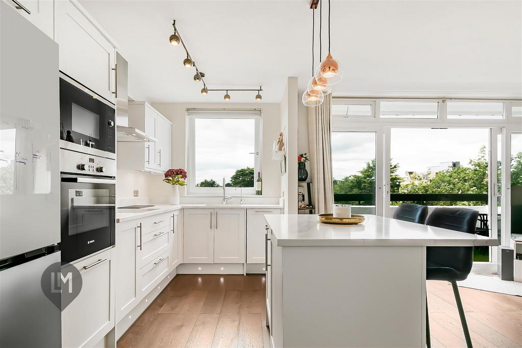 Victoria Drive, London 2 bed flat - £525,000