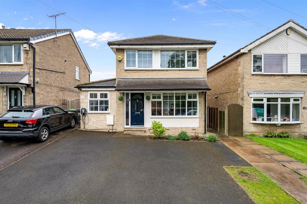 Carr Road, Pudsey LS28 4 bed detached house - £450,000