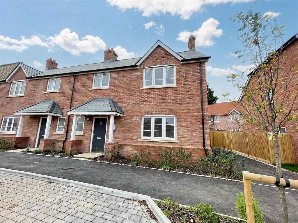 Shillingstone Lane, Okeford... 3 bed semi-detached house - £350,000