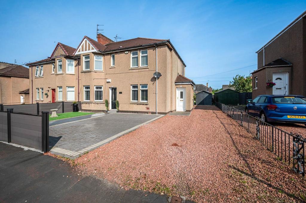 Ladywell Road, Motherwell 3 bed flat - £145,000