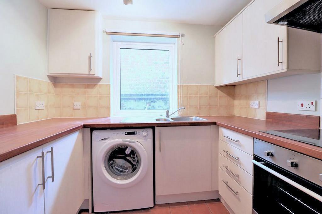Queens Road GL50 2LT 2 bed flat - £1,100 pcm (£254 pw)