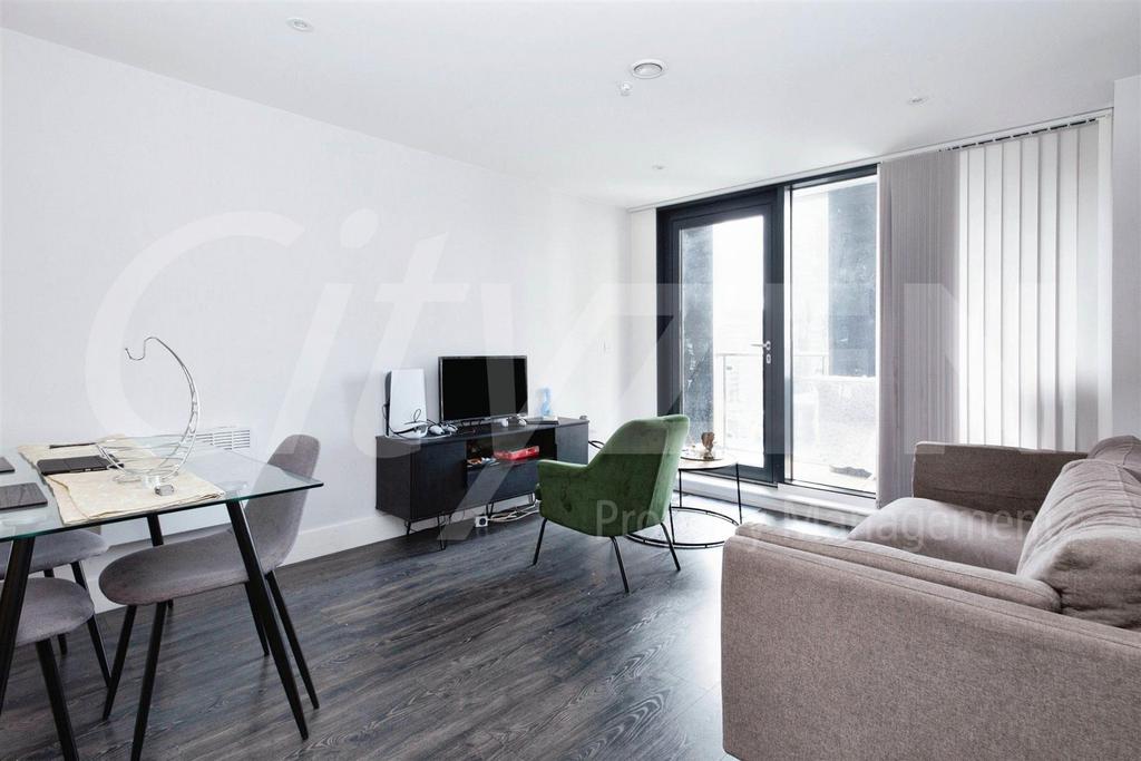 Hallmark Tower, 6 Cheetham Tower... 2 bed flat - £1,400 pcm (£323 pw)
