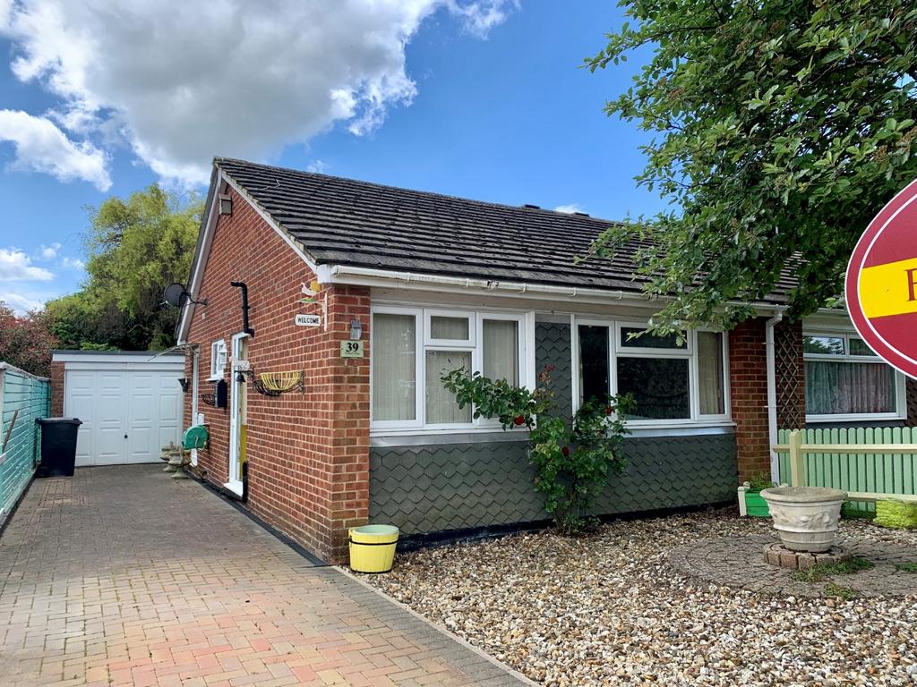 St. Peters Way, Weedon, NN7 4QJ 2 bed bungalow for sale - £210,000