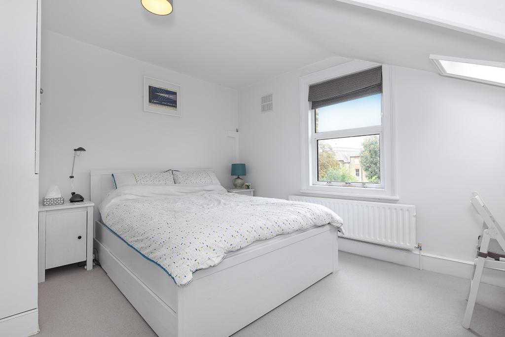 Werter Road Putney SW15 1 bed flat - £1,900 pcm (£438 pw)