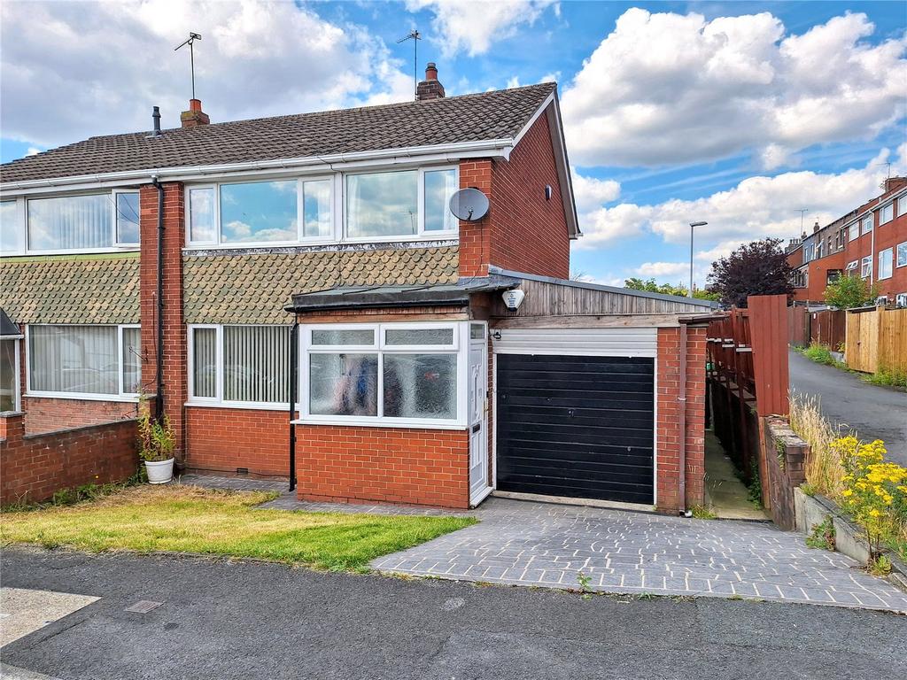 Redwood Lane, Lees, Oldham, OL4 3 bed semi-detached house - £210,000