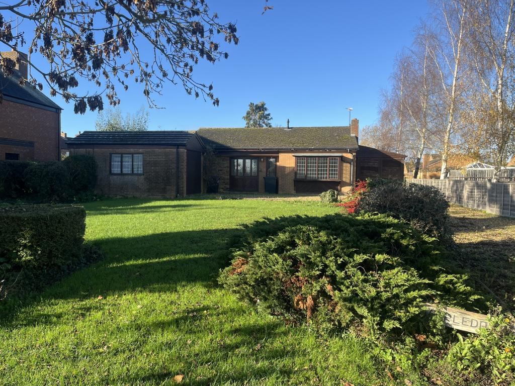 Newland Road, Walgrave, NN6 9PZ 3 bed bungalow - £400,000