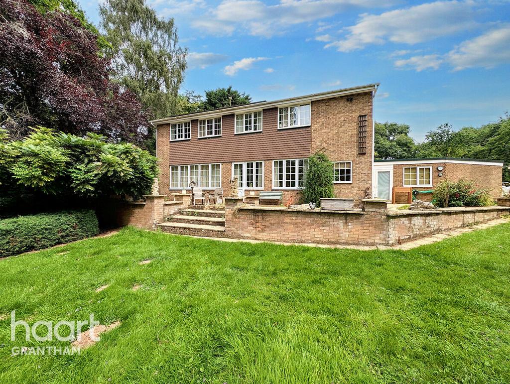 Lincoln Road, Fulbeck 5 bed detached house - £890,000