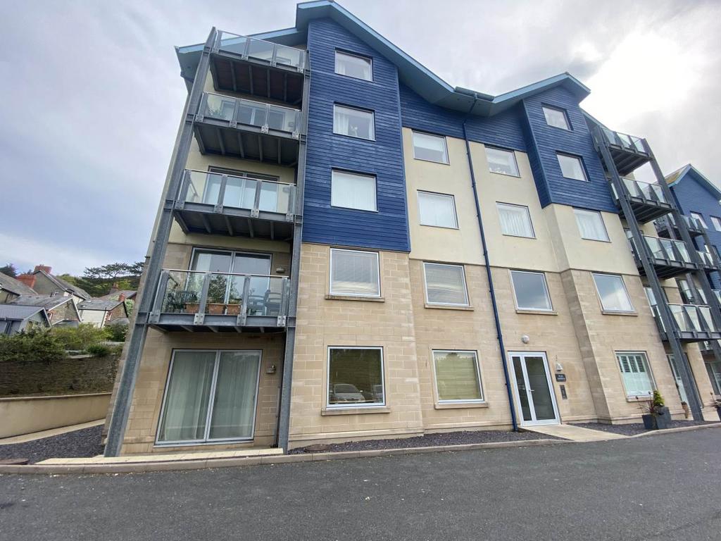 ABERYSTWYTH SY23 2 bed flat - £1,100 pcm (£254 pw)