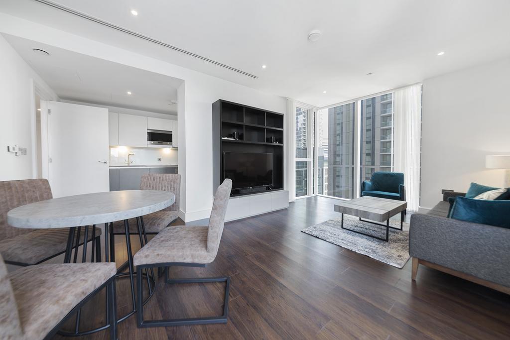 Harbour Way, London E14 2 bed apartment to rent - £3,100 pcm (£715 pw)
