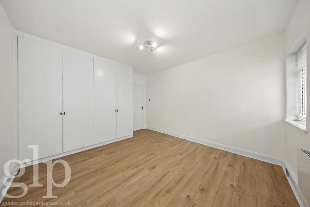 Dean Street W1D 1 bed flat - £2,383 pcm (£550 pw)