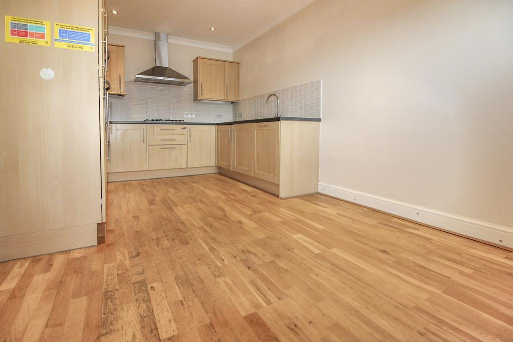 Surbiton Crescent, Kingston upon... 3 bed semi-detached house - £2,750 ...
