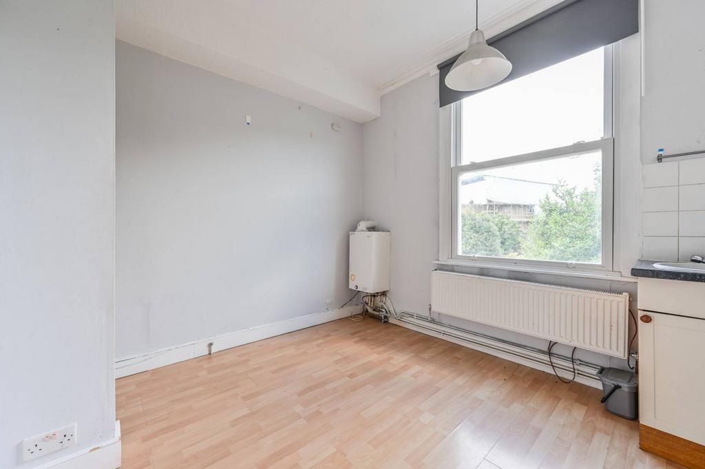 Ritherdon Road, Balham, London, SW17 1 bed flat - £1,600 pcm (£369 pw)