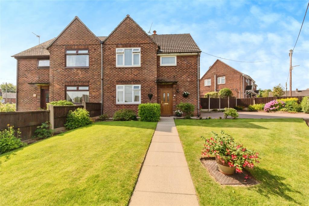 Edwards Close, Shavington, Crewe... 3 bed semi-detached house - £240,000