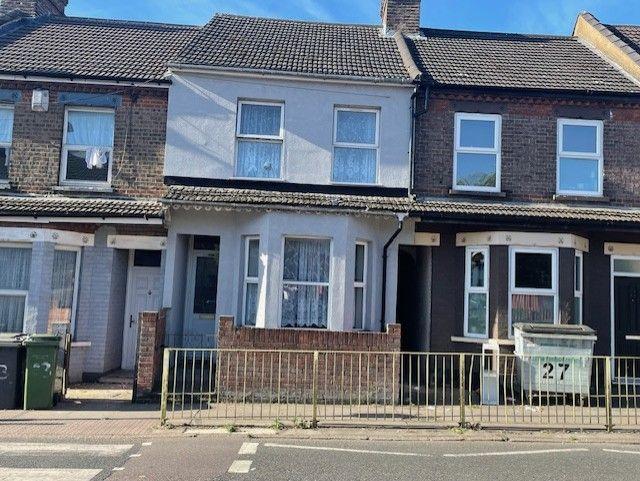 Dallow Road, Luton 2 bed terraced house - £1,300 pcm (£300 pw)