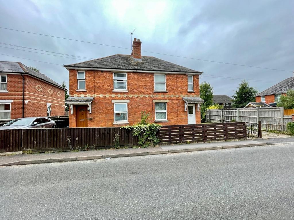 Orchard Way, Wantage, OX12 3 bed house - £1,600 pcm (£369 pw)