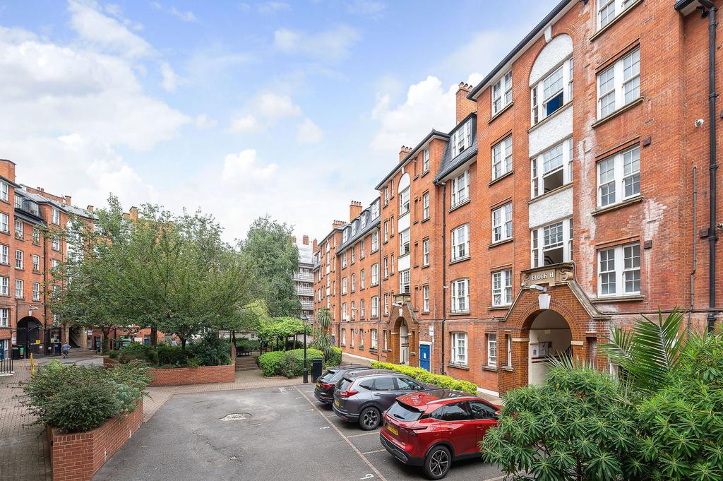 Vauxhall Bridge Road, London SW1V 2 bed flat - £550,000