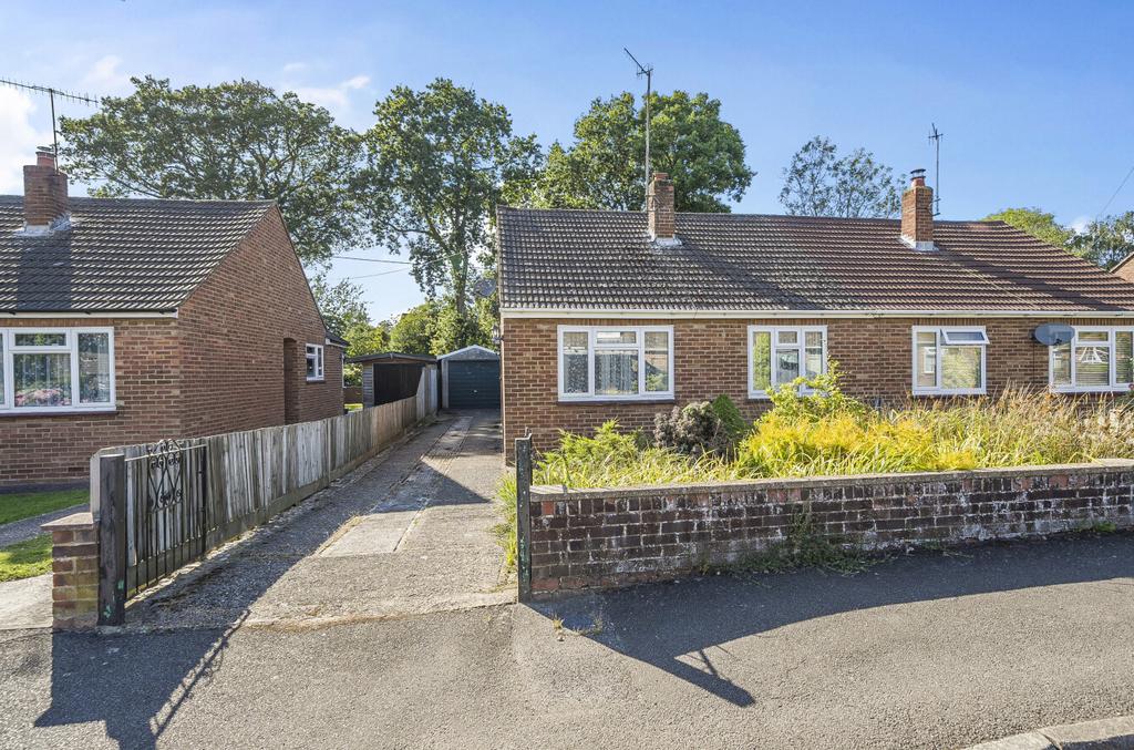 Bournewood, Hamstreet, Ashford, Kent... 2 bed bungalow - £265,000