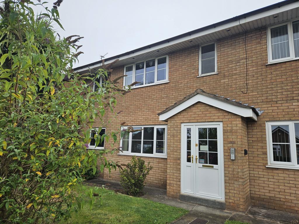 Clifton Road, Blackpool FY4 2 bed flat for sale - £69,950