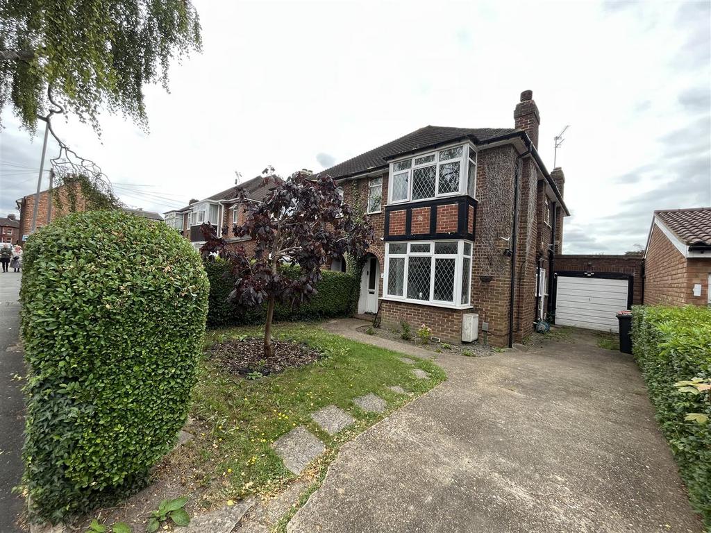 Richard Street, Dunstable 3 bed semi-detached house - £375,000