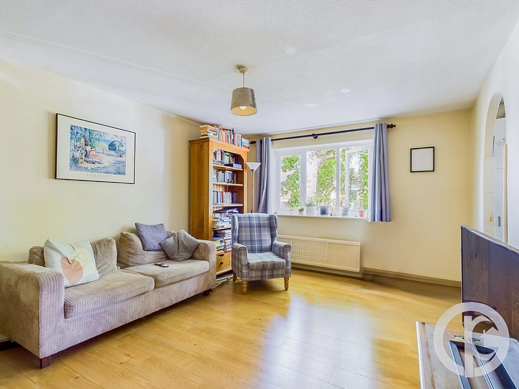 Marshalls Close, London, N11 2 bed flat - £325,000