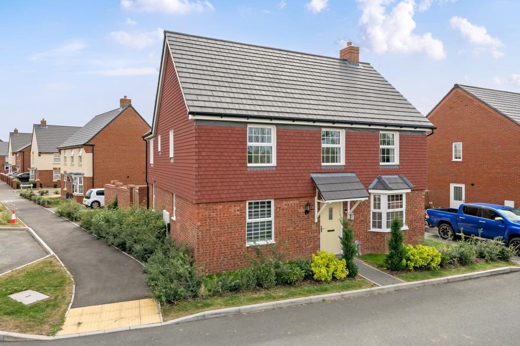 Kingsbrook, Aylesbury, HP22 4 bed detached house to rent - £2,750 pcm ...