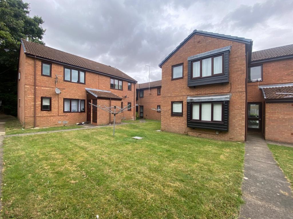 Colin Road, Luton, Bedfordshire, LU2 1 bed flat - £90,000