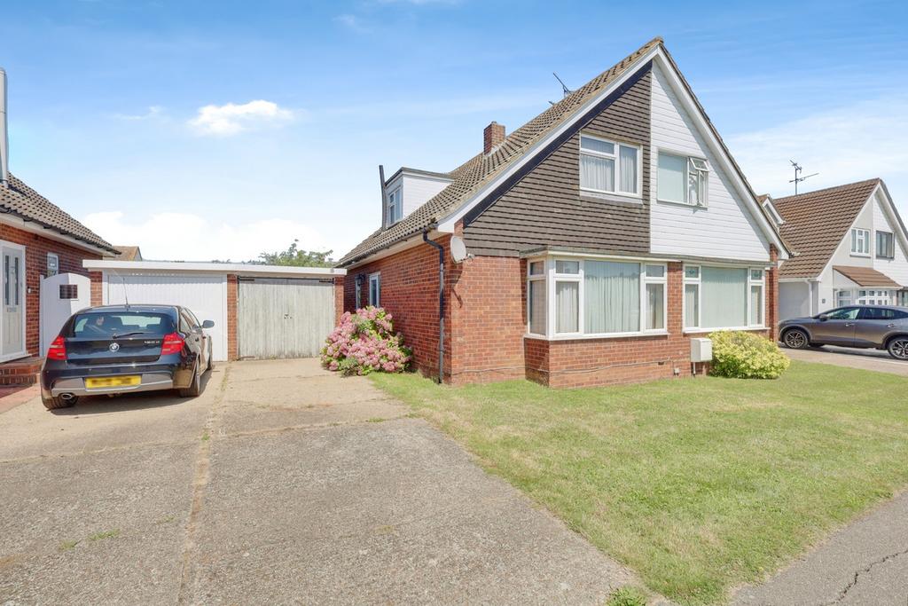 Woodham Park Drive, Benfleet, SS7 3 bed semi-detached house for sale ...