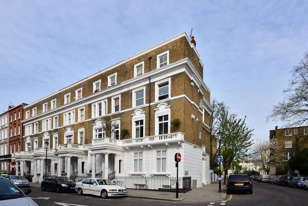 Nevern Place, Earls Court, London, SW5 2 bed flat - £3,684 pcm (£850 pw)