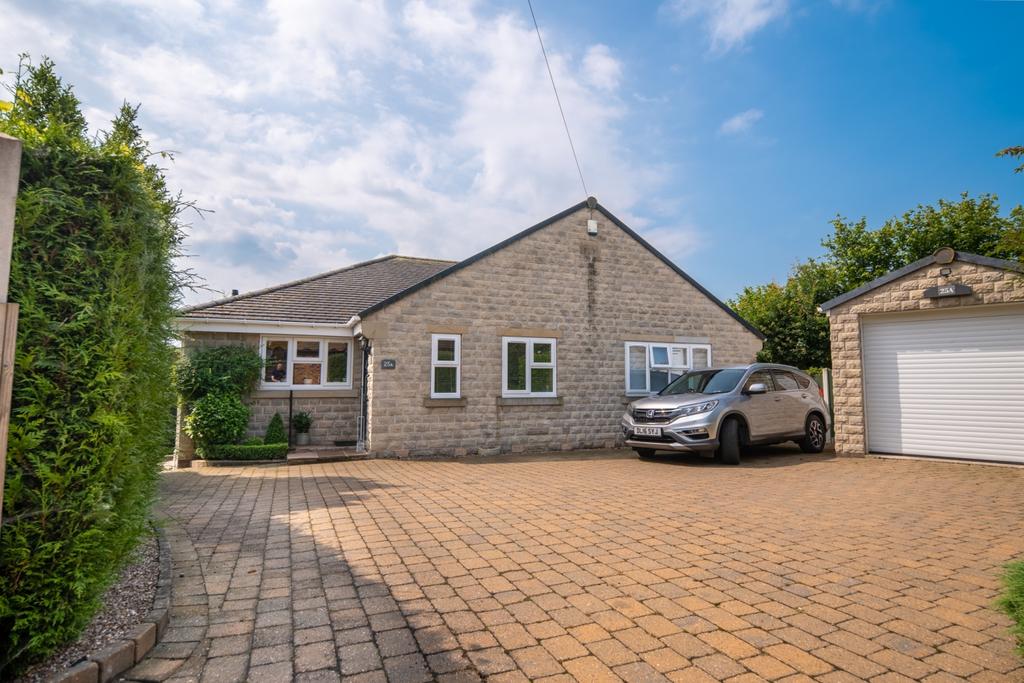 Longacre Road, Dronfield, Derbyshire... 4 bed detached bungalow for ...