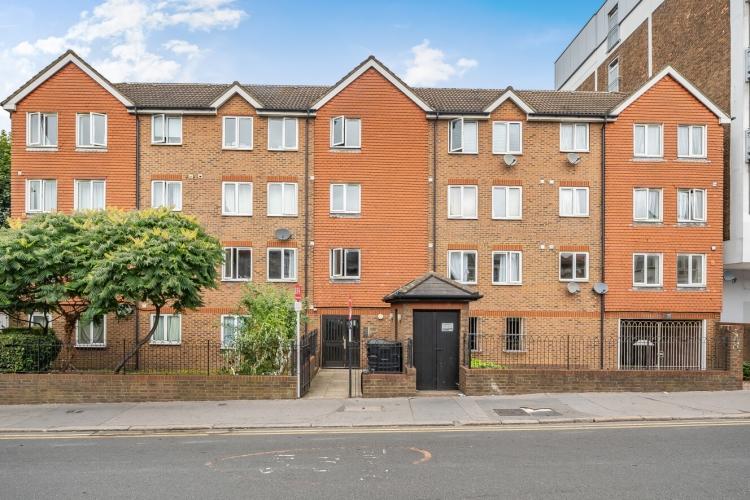 Mayday Road Thornton Heath CR7 1 bed apartment - £1,150 pcm (£265 pw)
