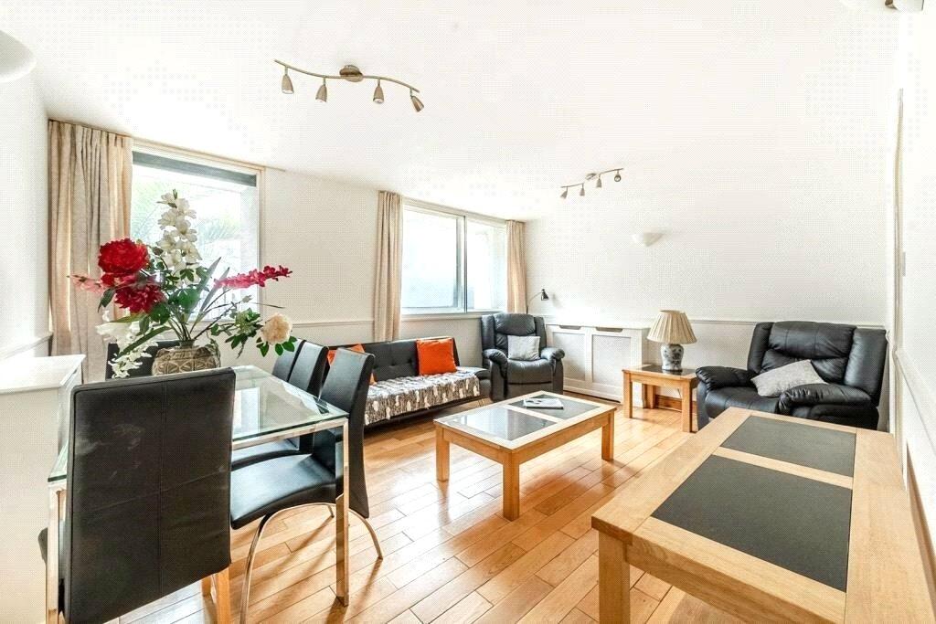 Pier House, Cheyne Walk, London, SW3 1 bed apartment - £2,708 pcm (£625 pw)