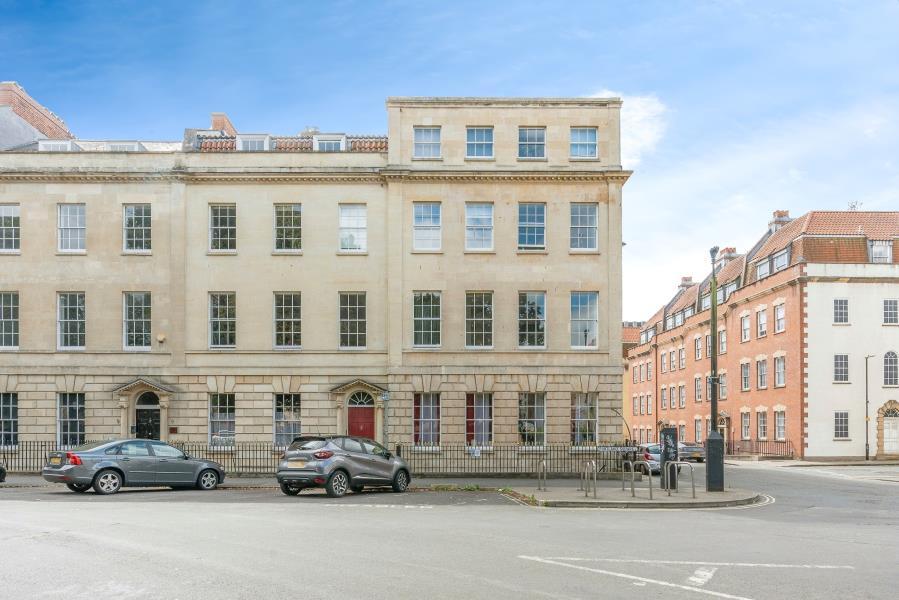 Portland Square, Bristol BS2 2 bed flat - £1,600 pcm (£369 pw)