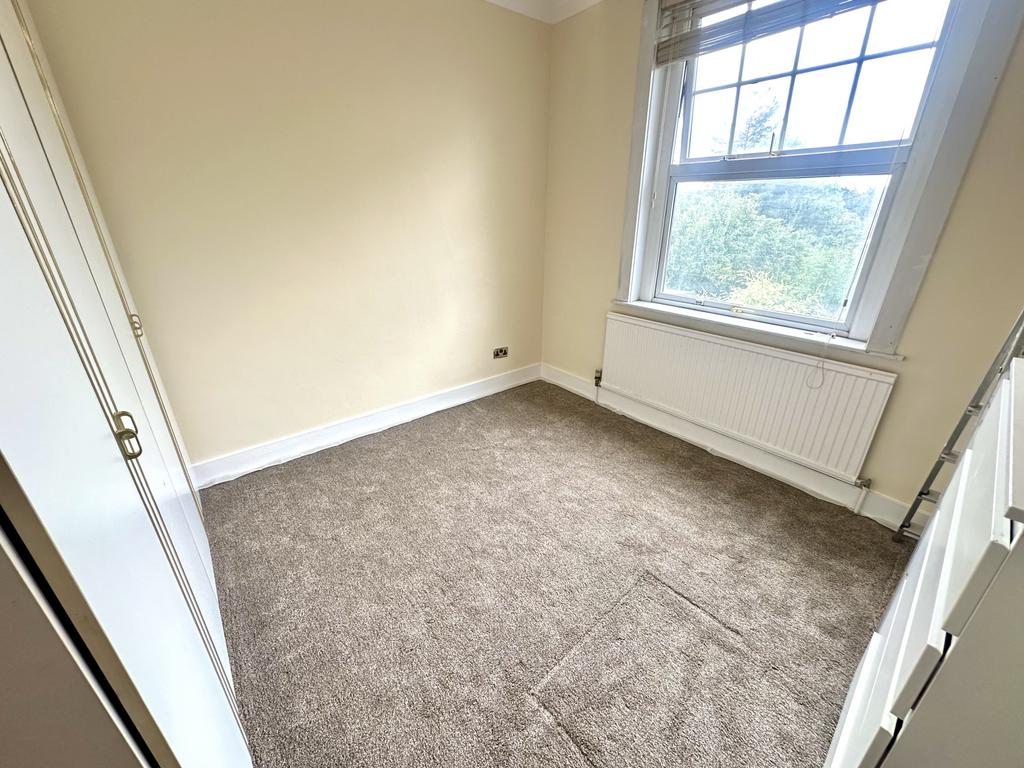 Thornbury Road, Isleworth, TW7 4 bed semi-detached house - £3,200 pcm ...