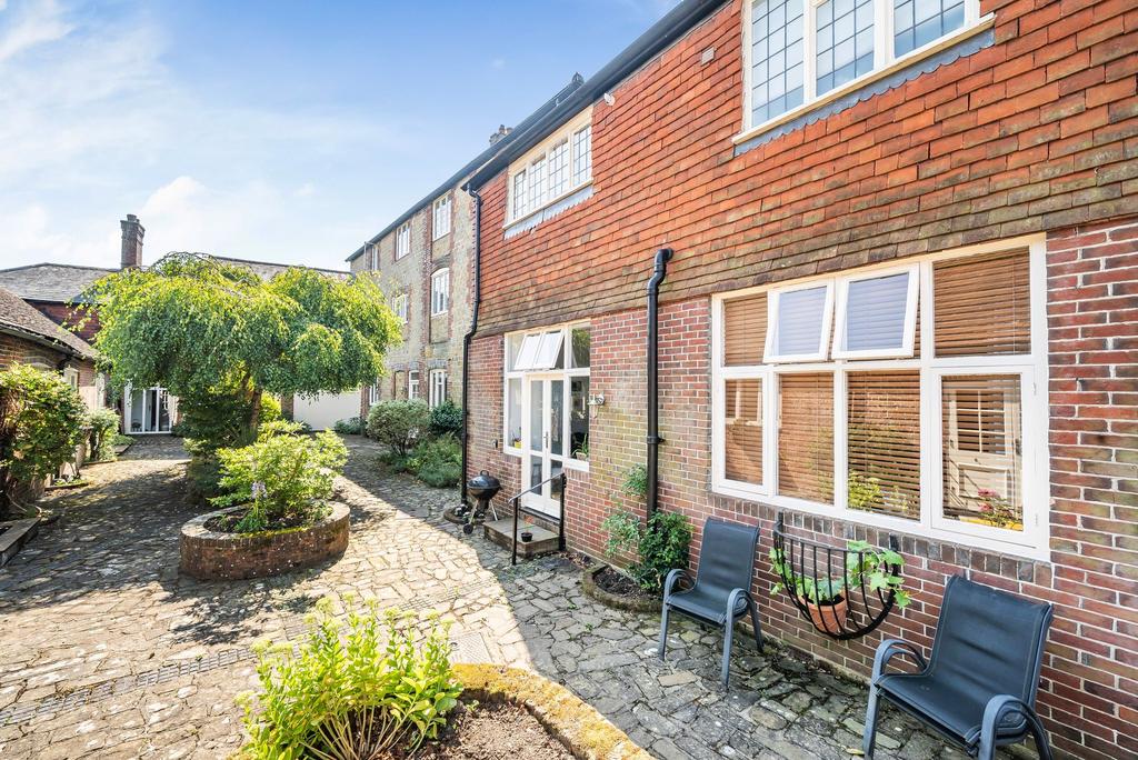 North Street, Midhurst, GU29 1 bed flat - £225,000