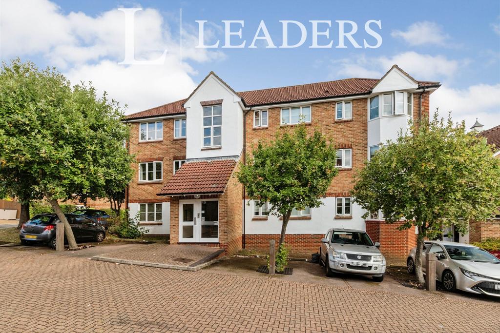 Autumn Drive, Sutton 2 bed apartment - £1,600 pcm (£369 pw)