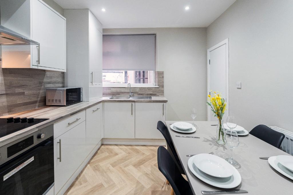 Slade Lane, Fallowfield, Manchester, M19 4 bed house - £2,650 pcm (£612 pw)