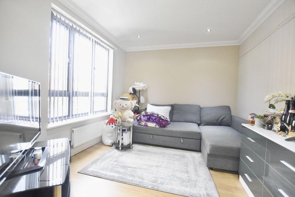 Goodmayes Road, Goodmayes, IG3 1 bed flat - £1,550 pcm (£358 pw)