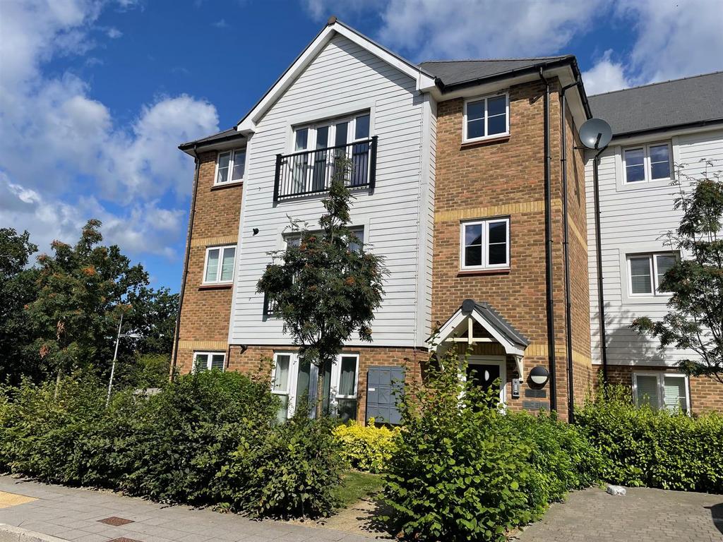 Illett Way, Faygate RH12 2 bed apartment - £1,525 pcm (£352 pw)
