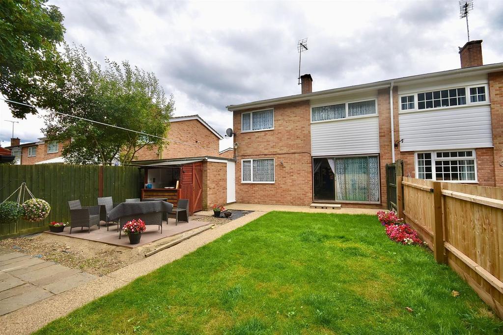 Danes Way, Leighton Buzzard, LU7 3NH 3 bed semi-detached house - £330,000