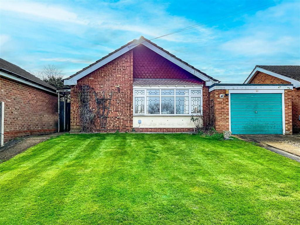 Highfield Rise, Althorne, Chelmsford 2 bed detached bungalow - £300,000