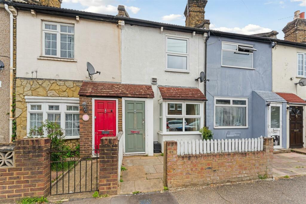 Cresswell Road, London 2 bed terraced house - £425,000