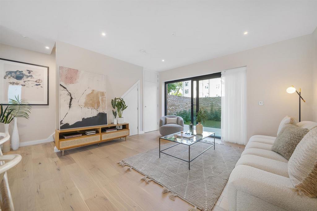 Kings Mews, SW2 2 bed maisonette - £750,000