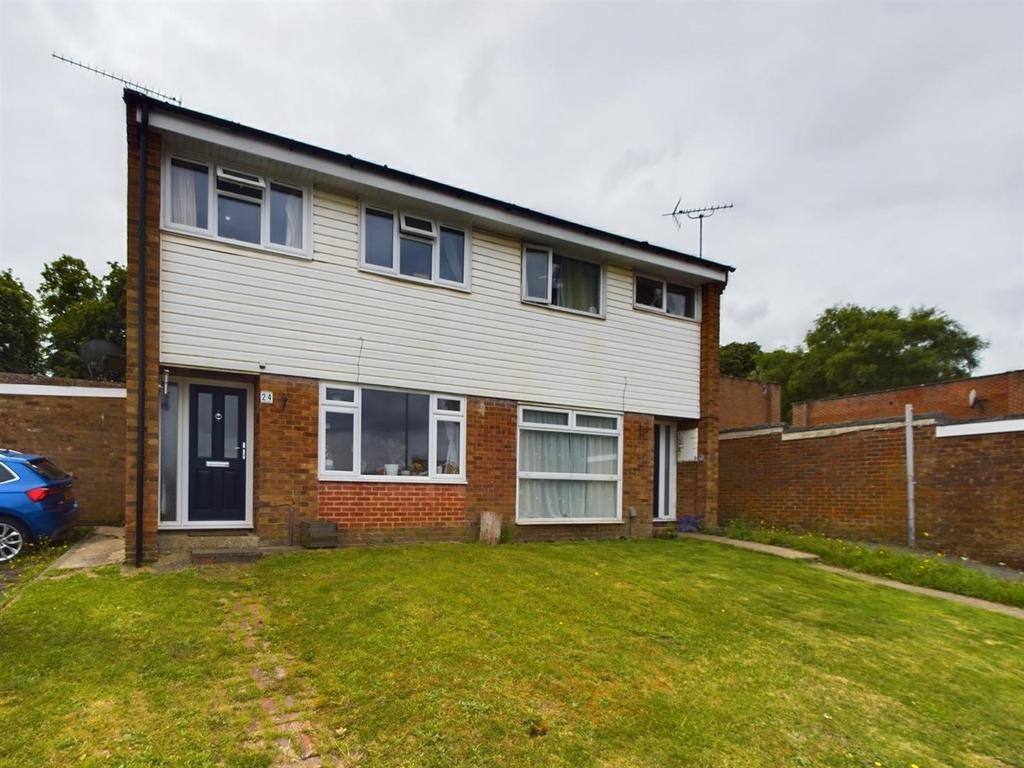 Lytton Road, Basingstoke RG21 3 bed semi-detached house - £300,000