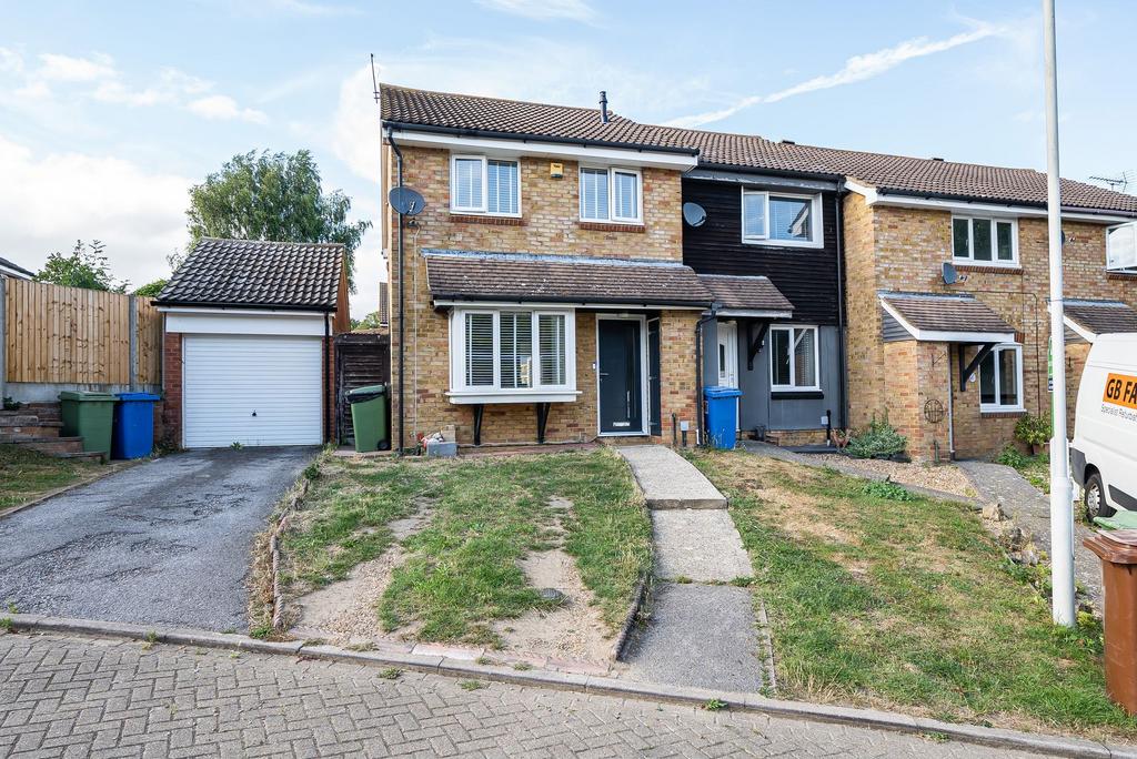 Hazebrouck Road, Faversham, ME13 3 bed end of terrace house - £335,000