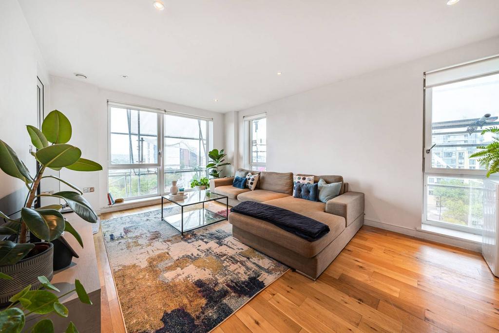 Oxborough House, 33 Eltringham... 2 bed flat - £2,400 pcm (£554 pw)
