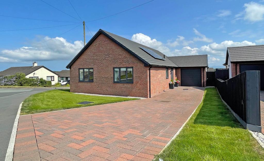 Caer Delyn, Bodffordd, Llangefni... 3 bed bungalow for sale - £335,000