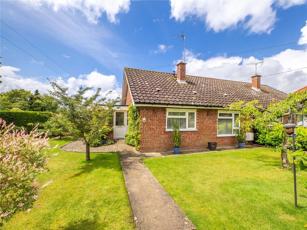 Hill Piece, Norwich NR12 2 bed bungalow - £1,000 pcm (£231 pw)
