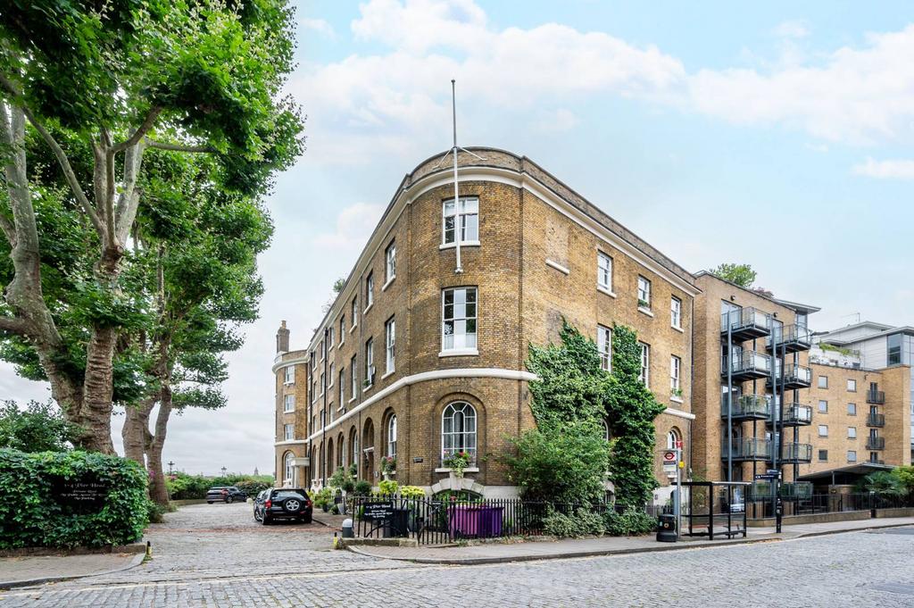 Wapping High Street, Wapping, London... 2 bed flat - £3,900 pcm (£900 pw)